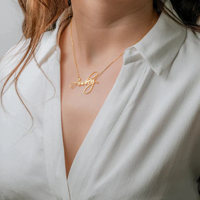Cursive Curved Name Necklace – Glamorizee